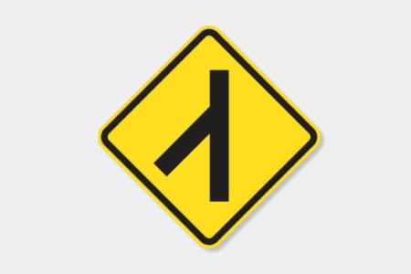 A placa indica que adiante existe uma - Simulado Detran